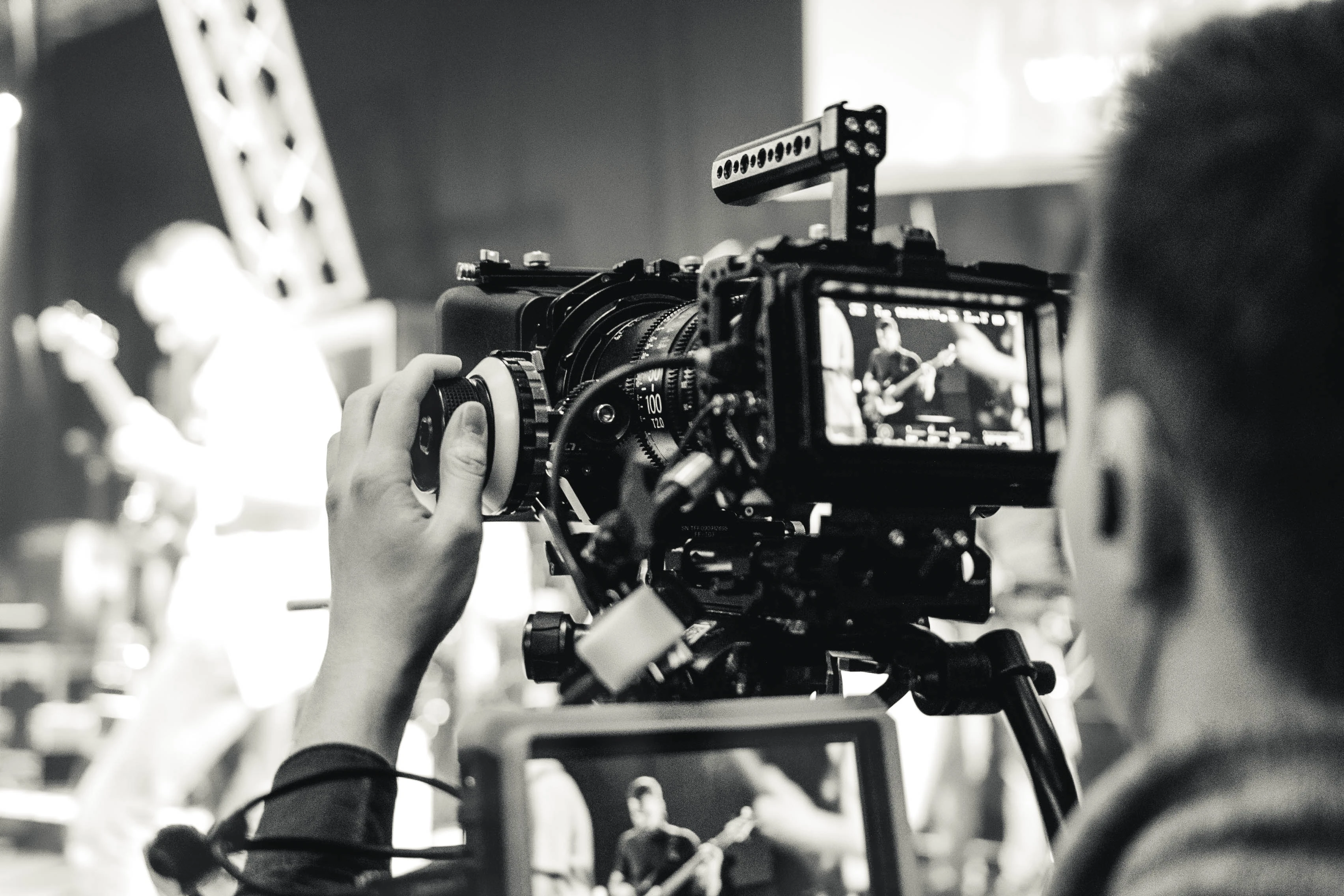 Hochwertige Kamera auf Stativ